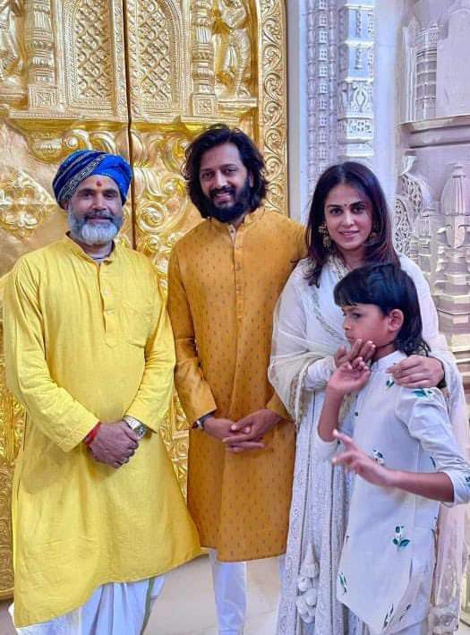 Actor Ritesh Deshmukh visited Shri Ram Lalla with his family. | News DNN TV